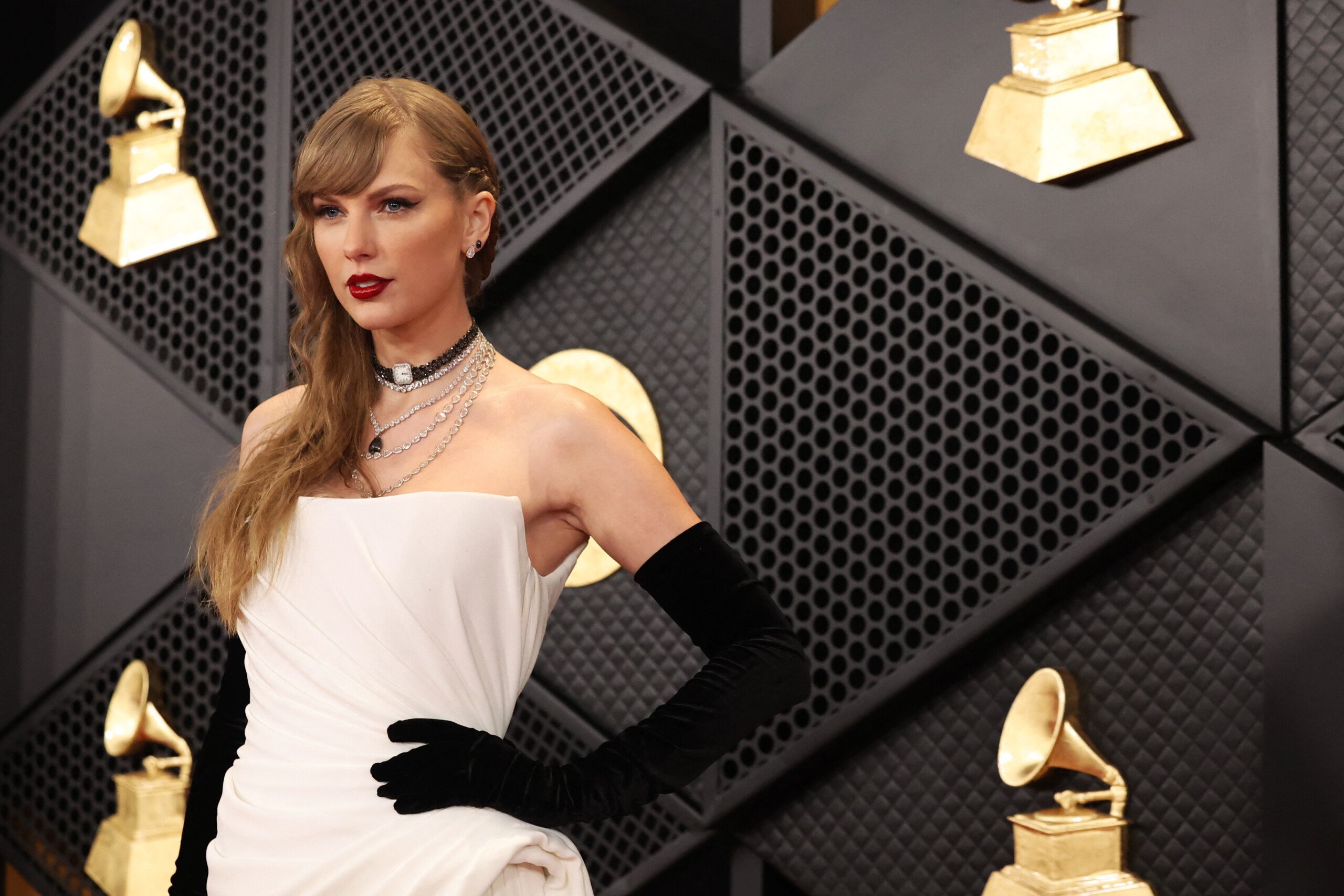 Taylor Swift Has Released 34 Different Editions of Her New Album! - Hits 96 | WDOD-FM