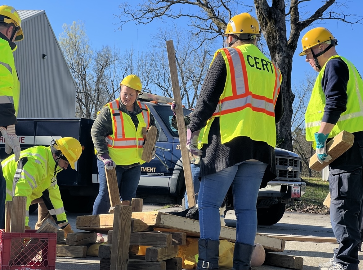 Community Emergency Response Team offers team training courses - KBSI ...