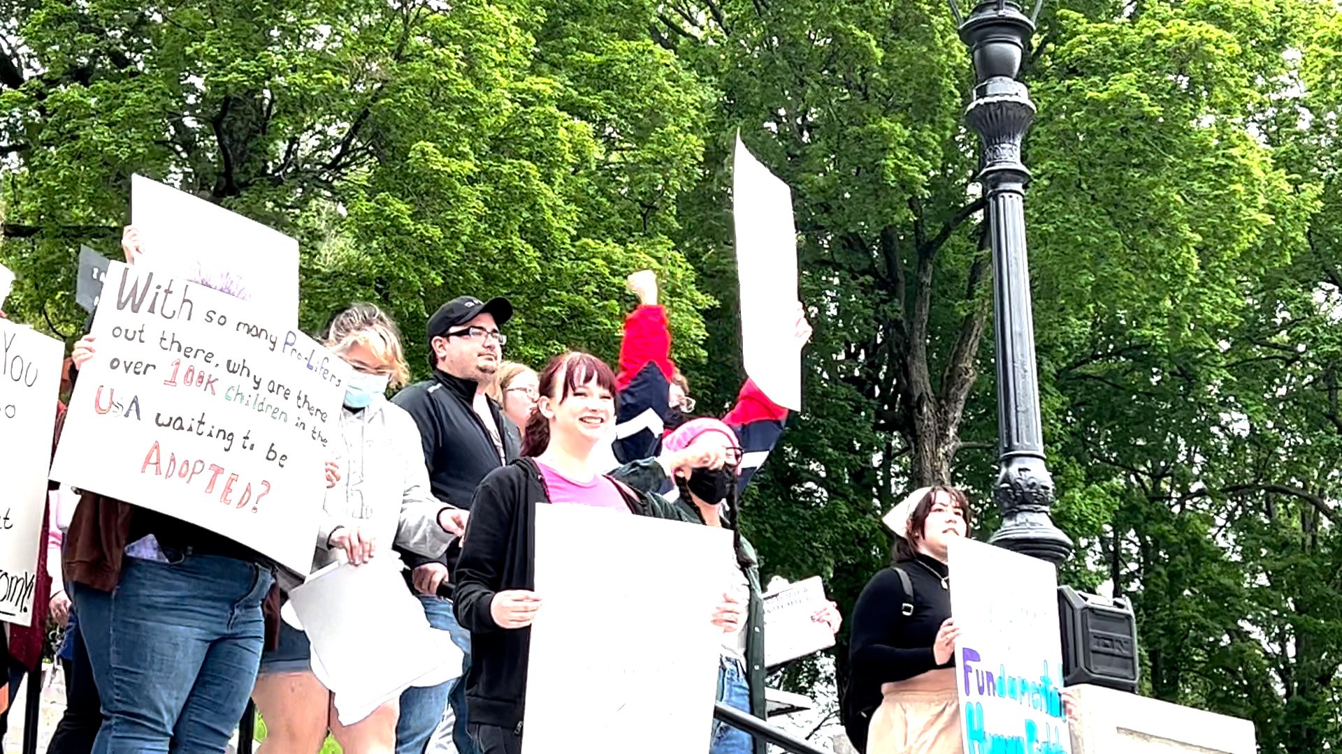 Crowd gathers outside Common Pleas Courthouse for pro-choice protest ...