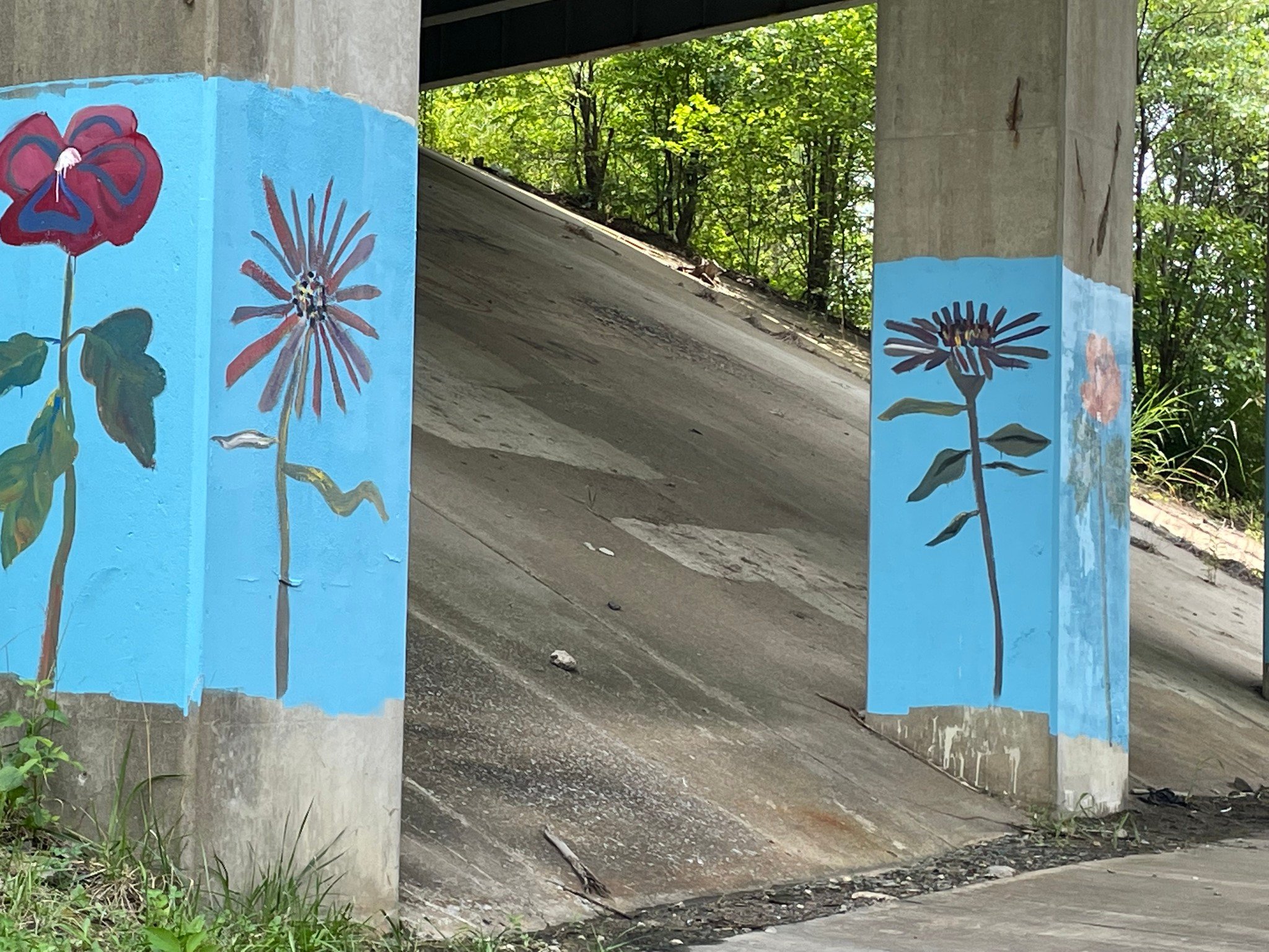 Artist paints mini-mural on overpass piers in Paducah - KBSI FOX23 News ...