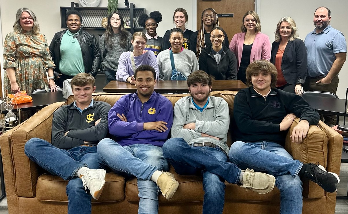 Union City students learn about digital services during tour of ...