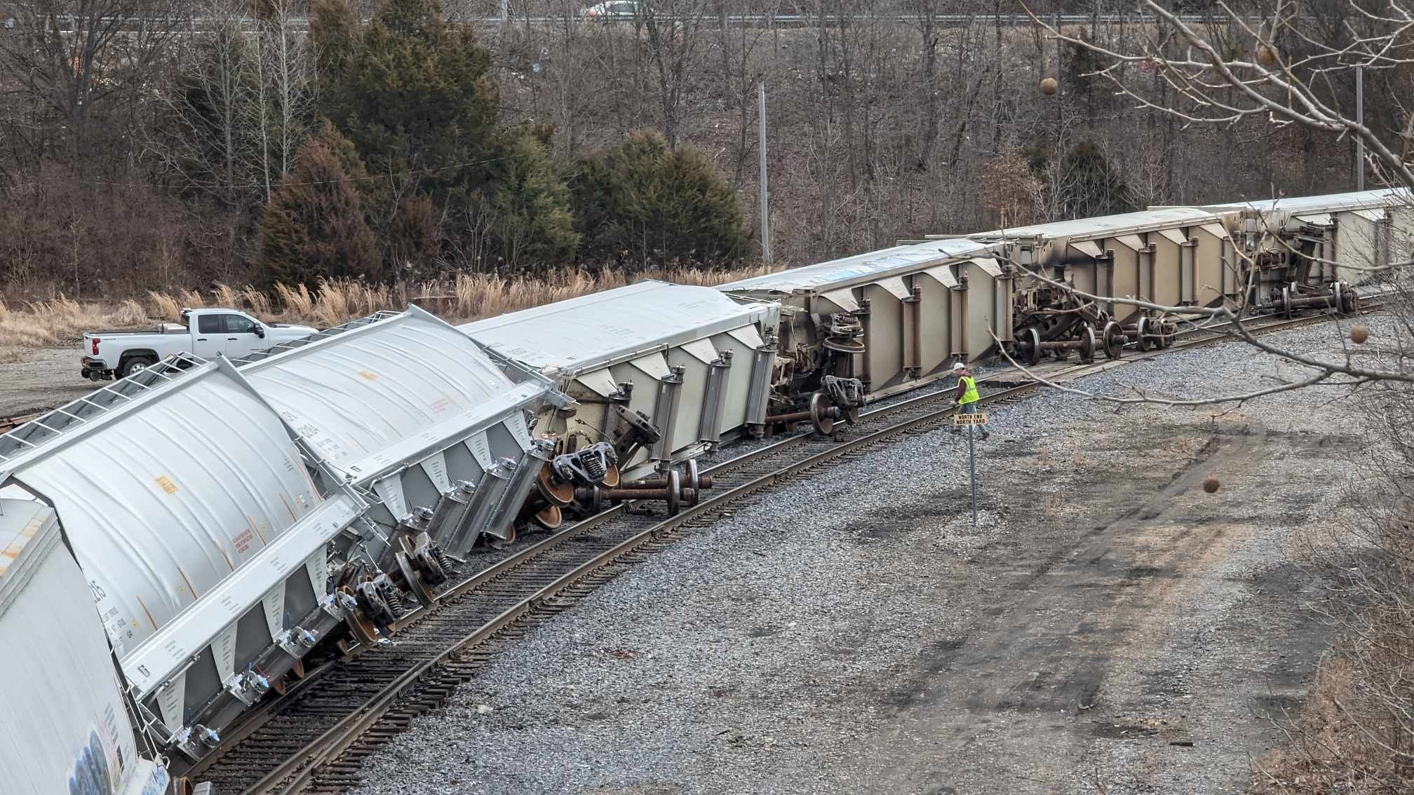 Train derailment shuts down road in Paducah - KBSI FOX23 News Cape ...
