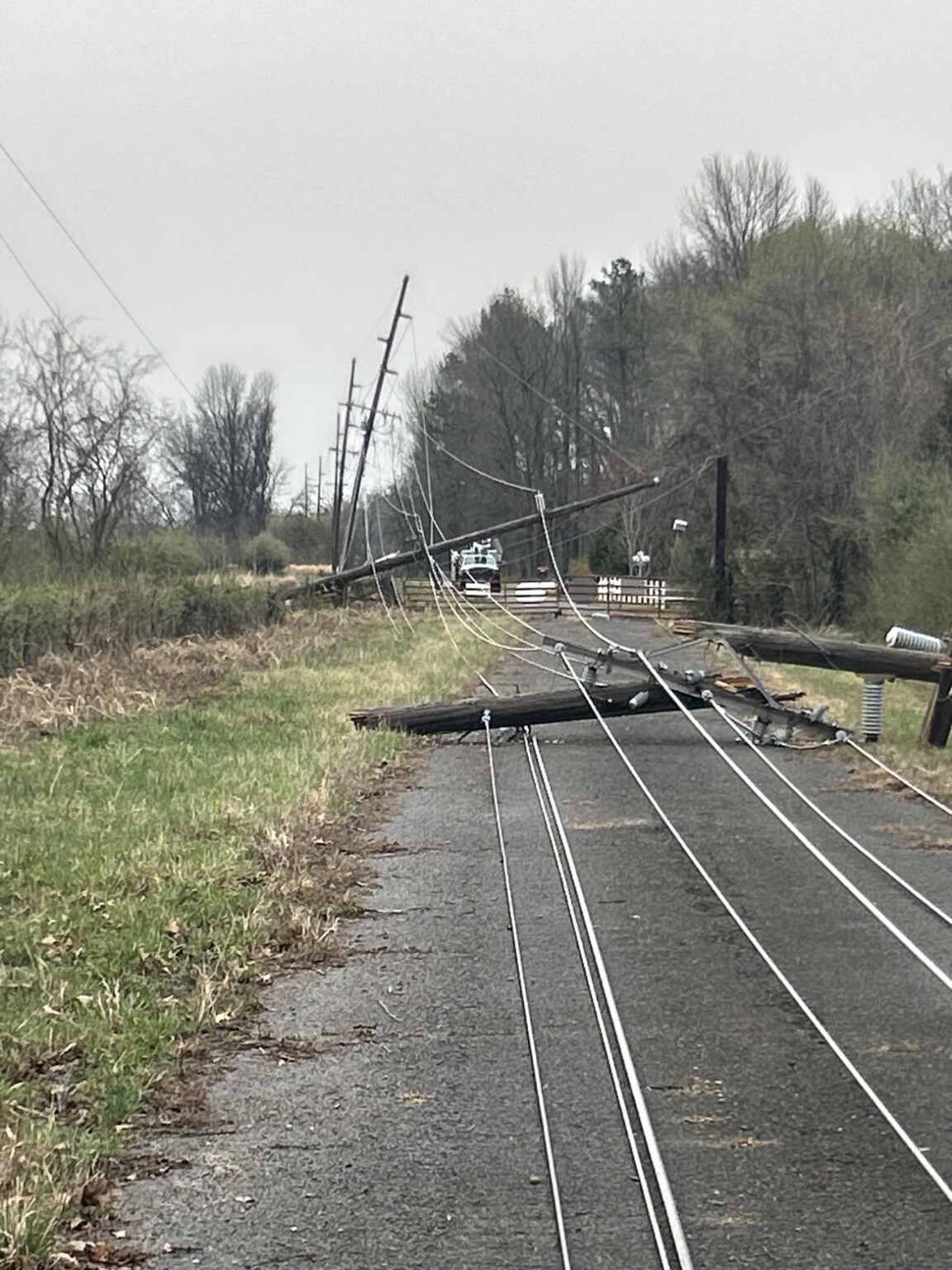 Power outage update: Crews work to restore electricity to 300 homes ...