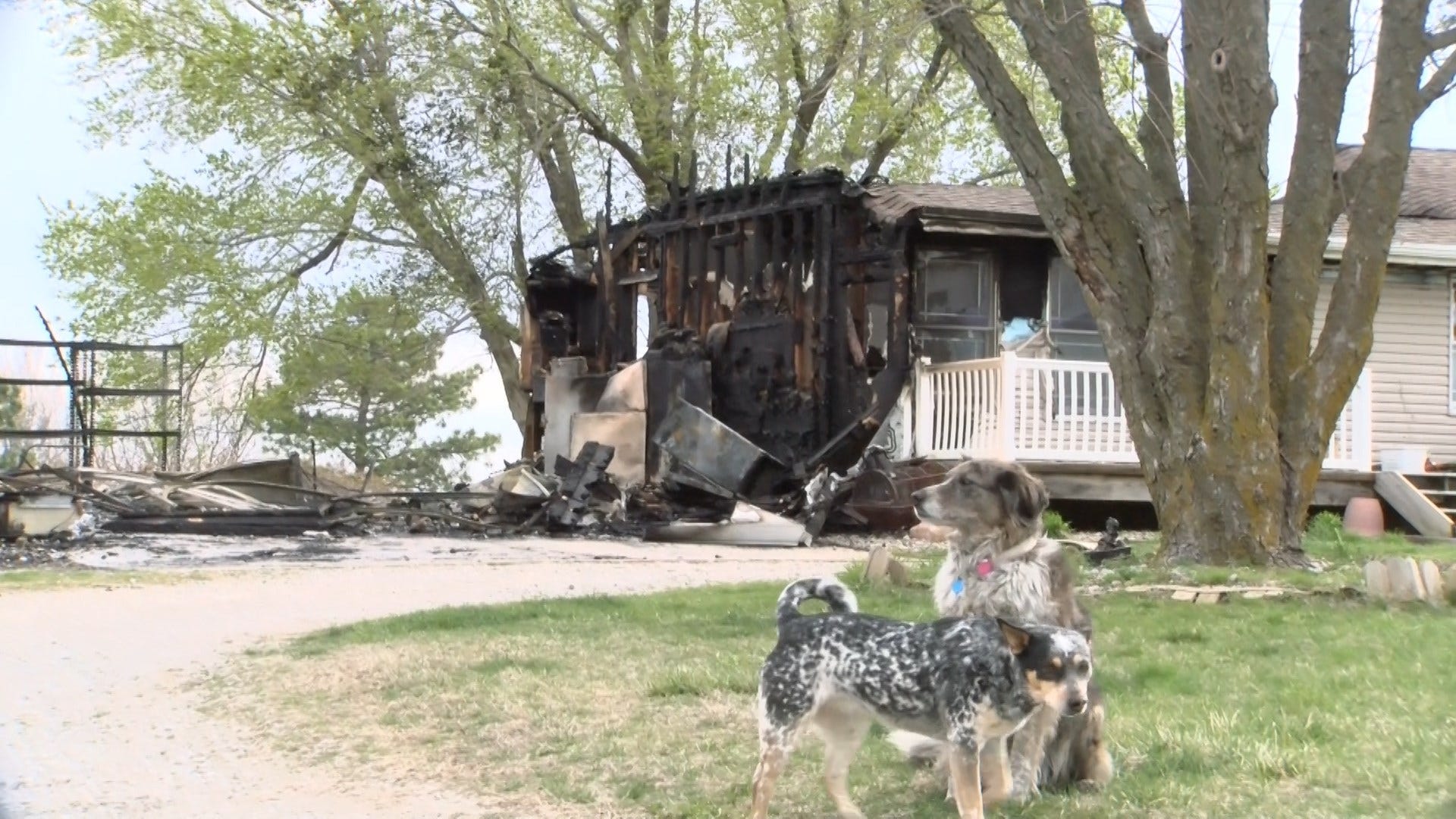 Warming light fire destroys house in Firth