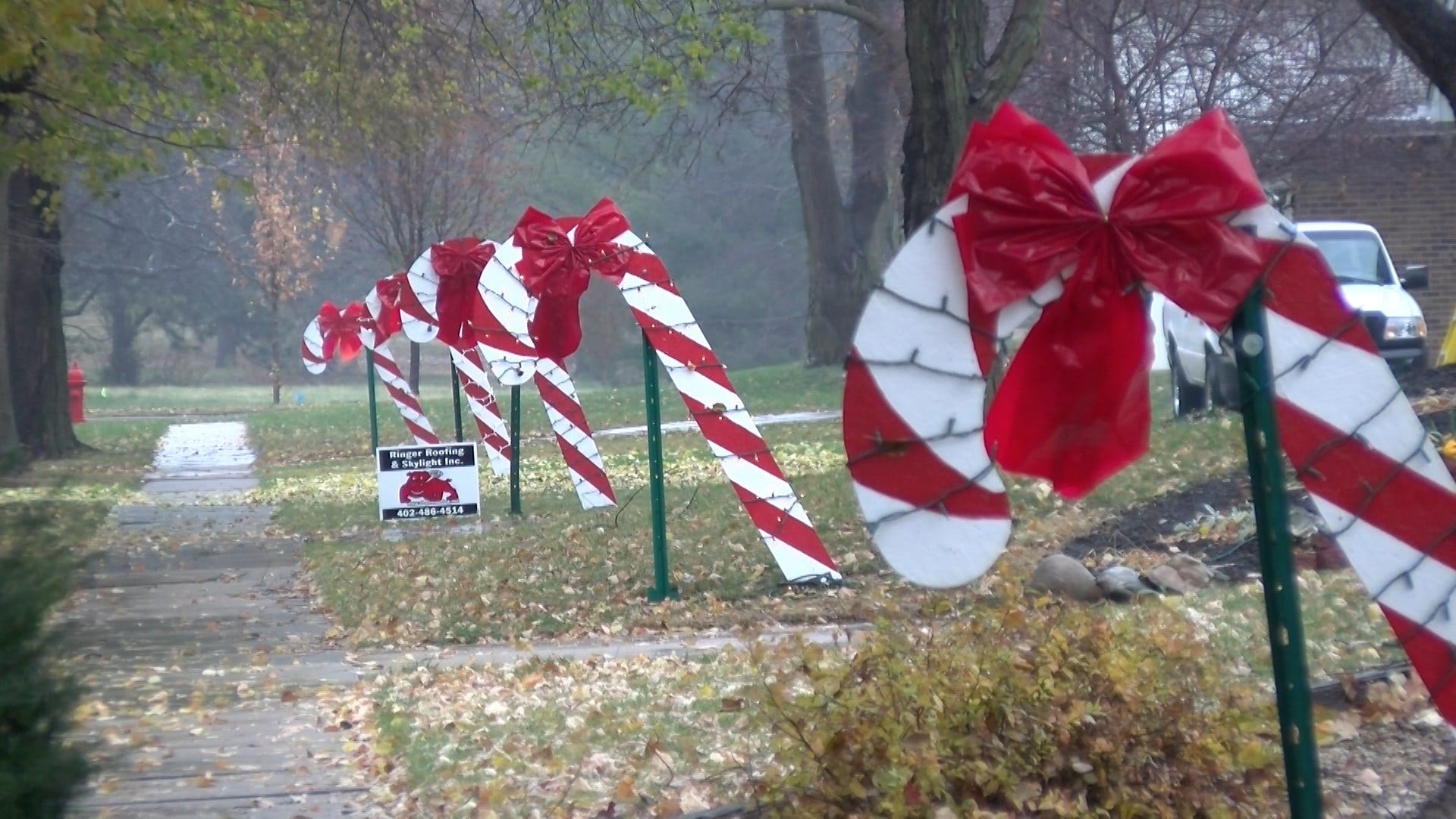 Neighborhood recreates own Candy Cane Lane
