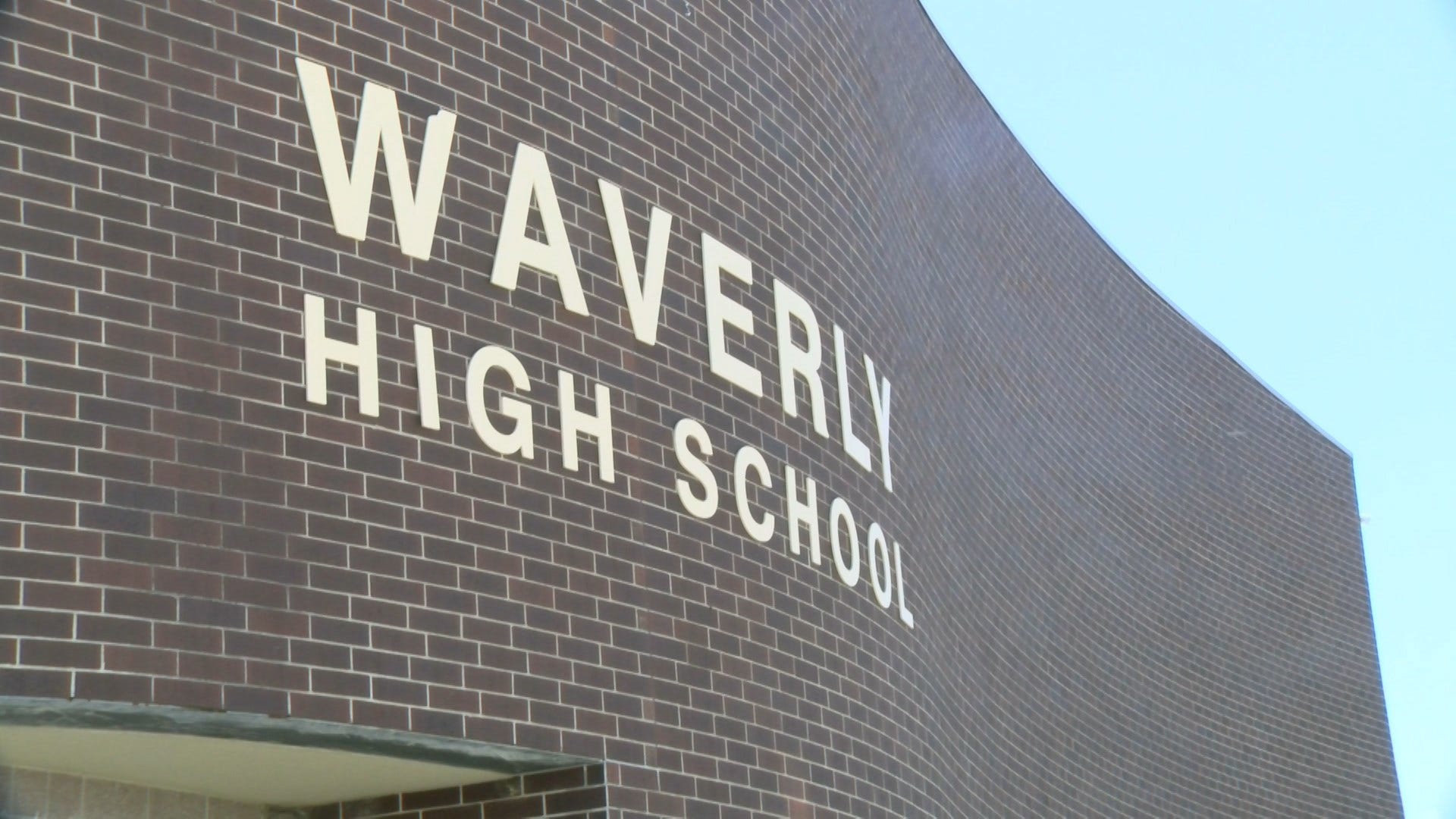 Waverly student remembered at graduation