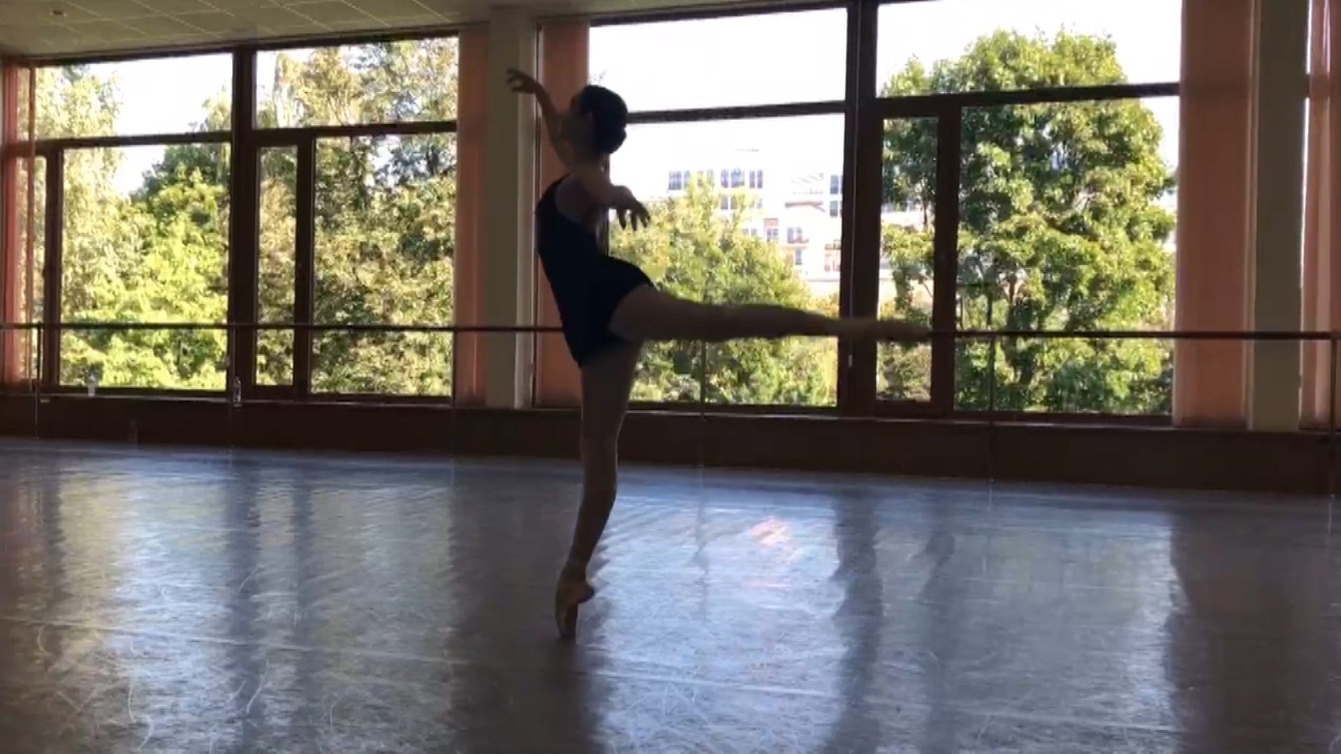 Lincoln ballerina studies in Moscow