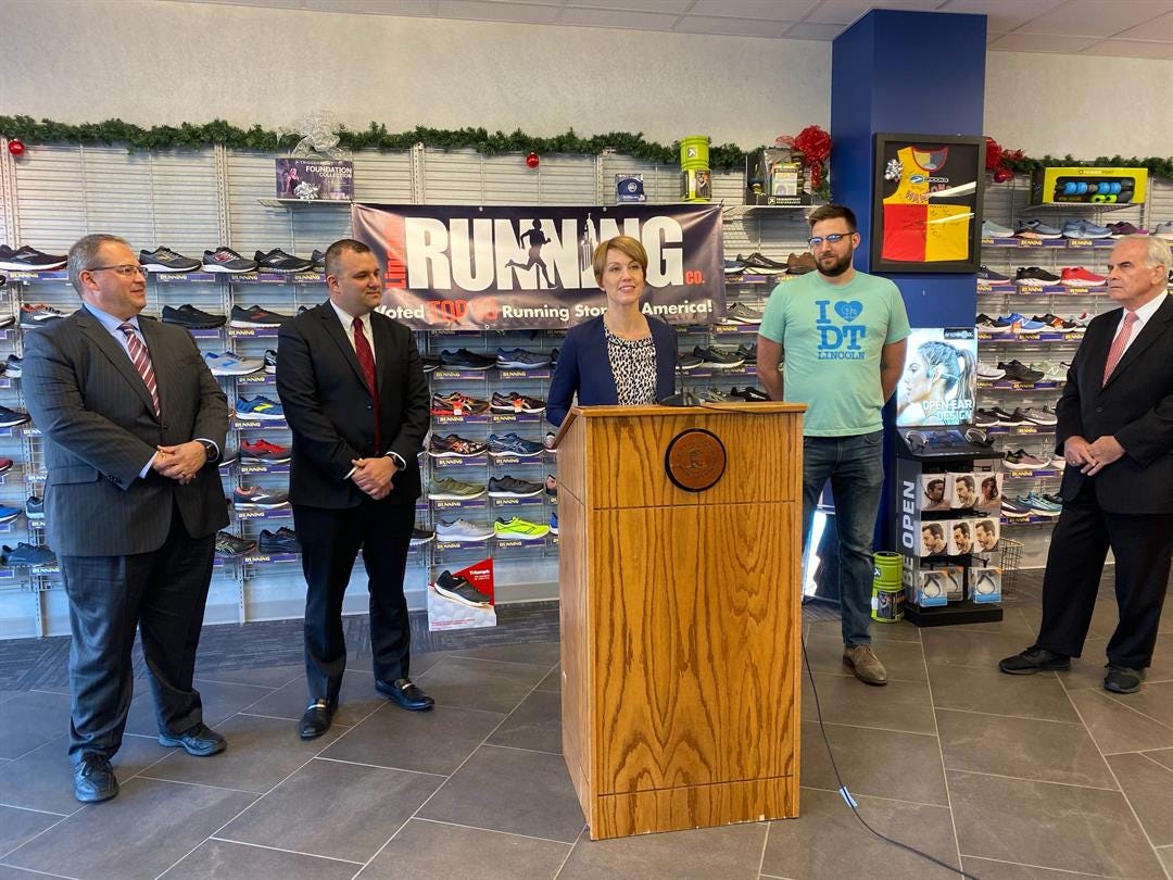 Mayor Gaylor Baird celebrates local businesses, kicks of 'Shop L