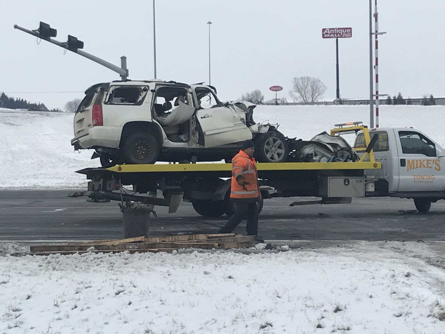 NSP: 1 person critically injured in car vs. semi crash
