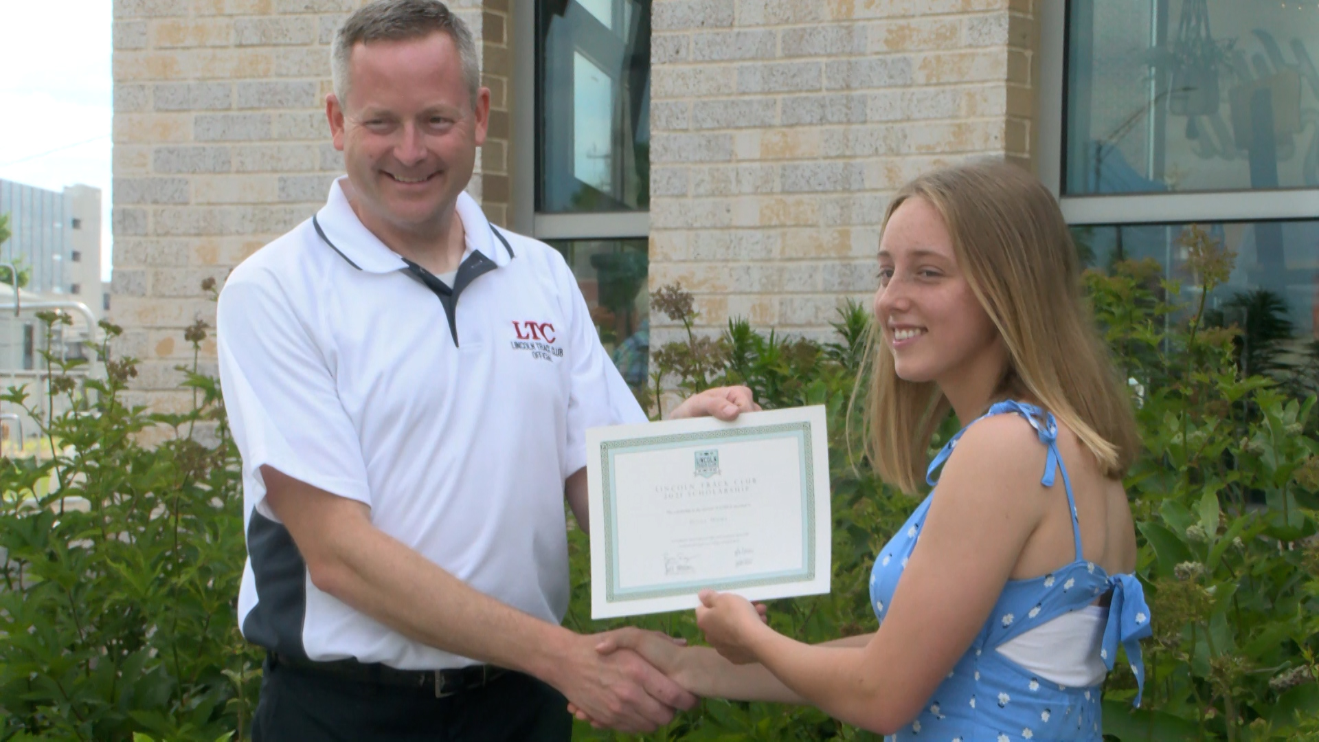 Lincoln Track Club gives out thousands in scholarships