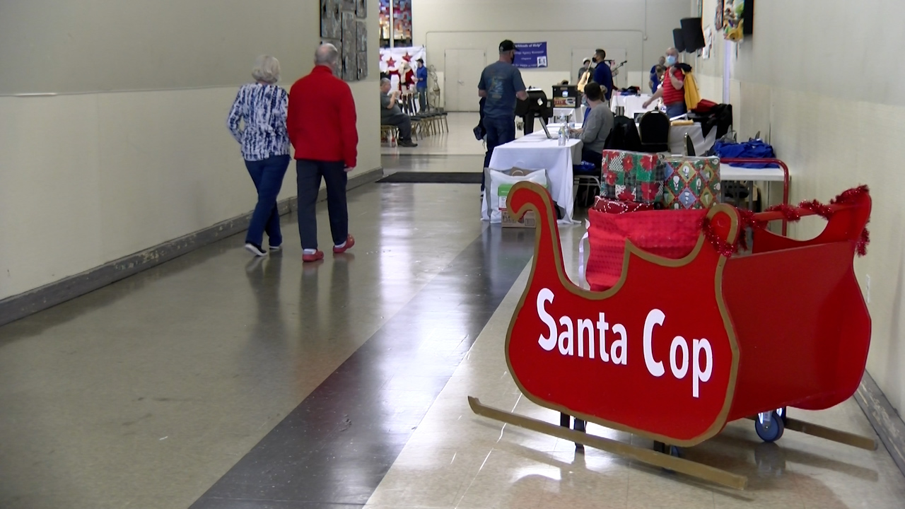 Lincoln Police hold 31st annual Santa Cop Auction for kids in need