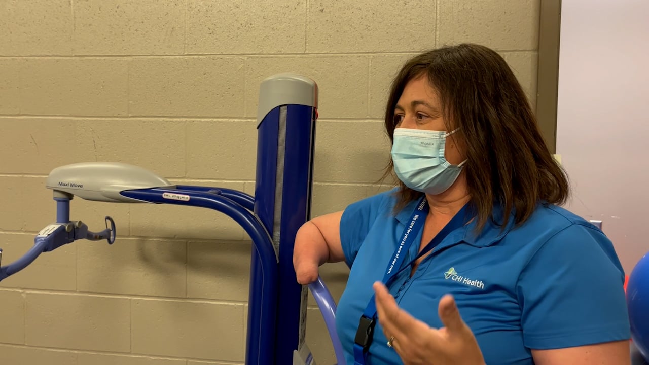 Omaha woman born without right hand now helps others facing limb loss