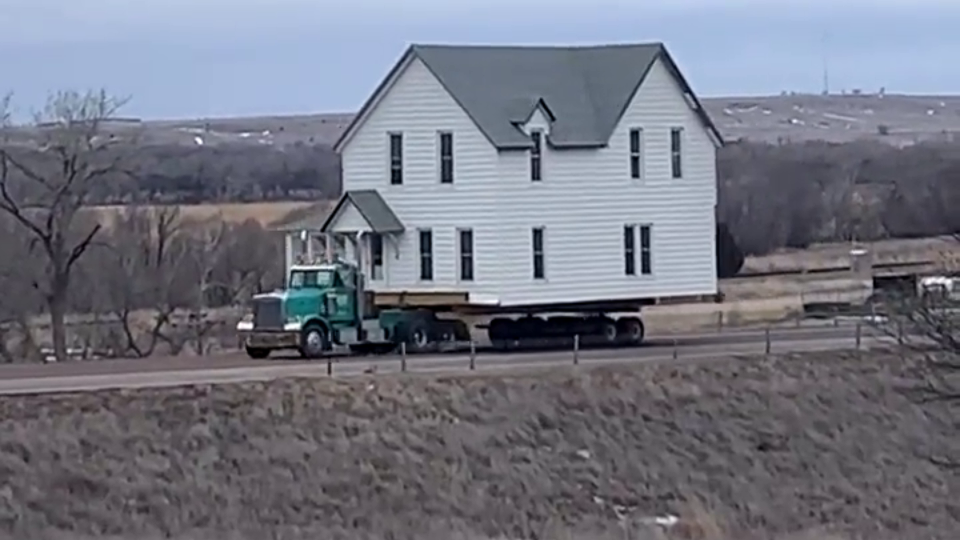 WATCH: Truck hauls McCook house in a hurry