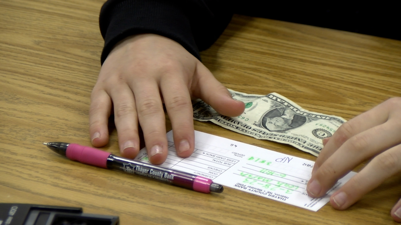 'Your Wallet': Bank and elementary school teach Nebraska kids how to ...