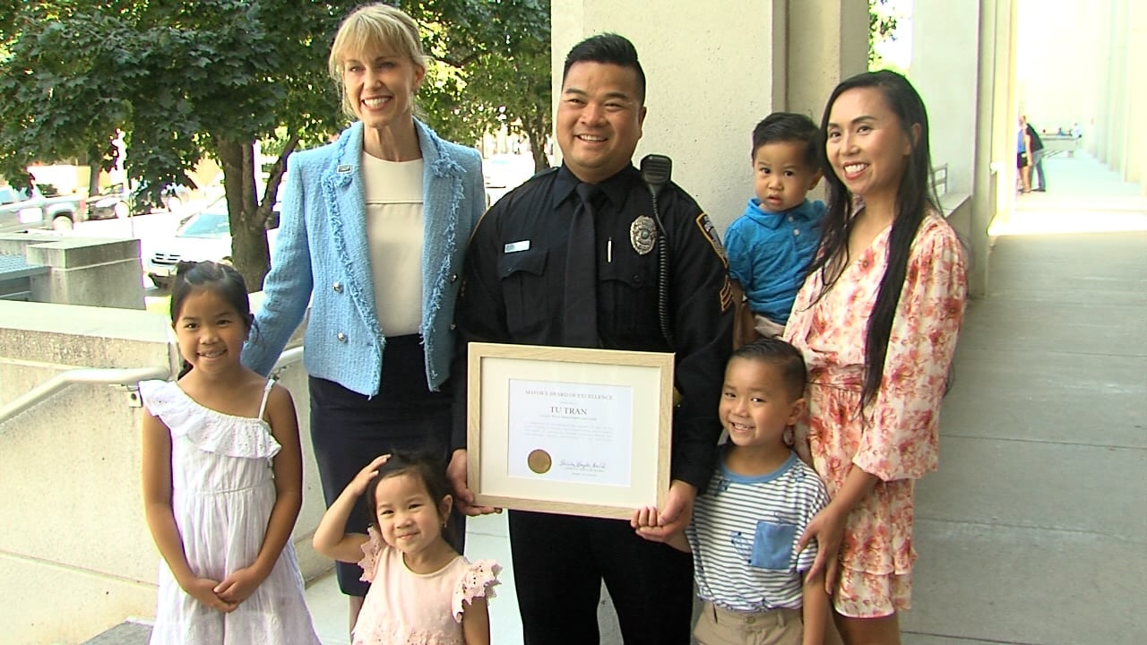 Lincoln mayor honors LPD sergeant for saving woman from frigid pond