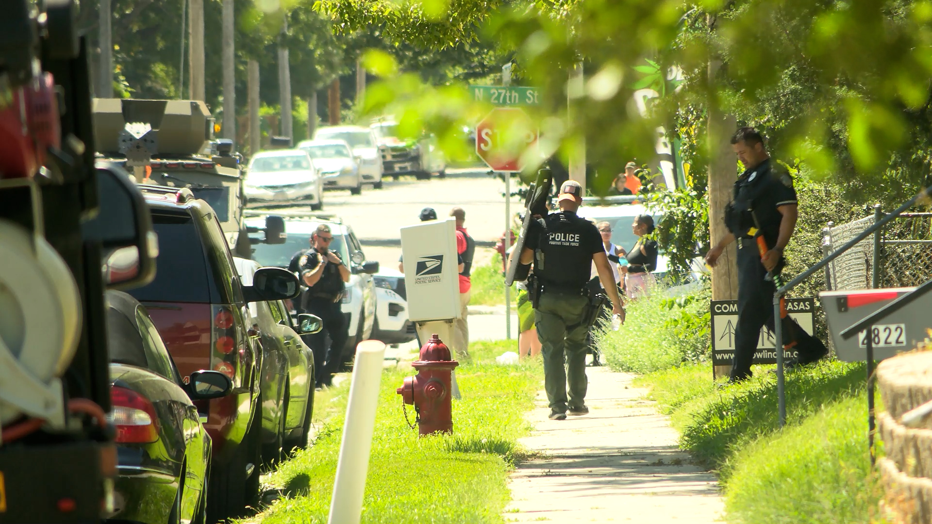 SWAT team battles heat during two-hour standoff at north Lincoln home
