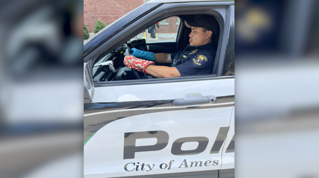 Midwest officer wears oven mitts to beat the heat