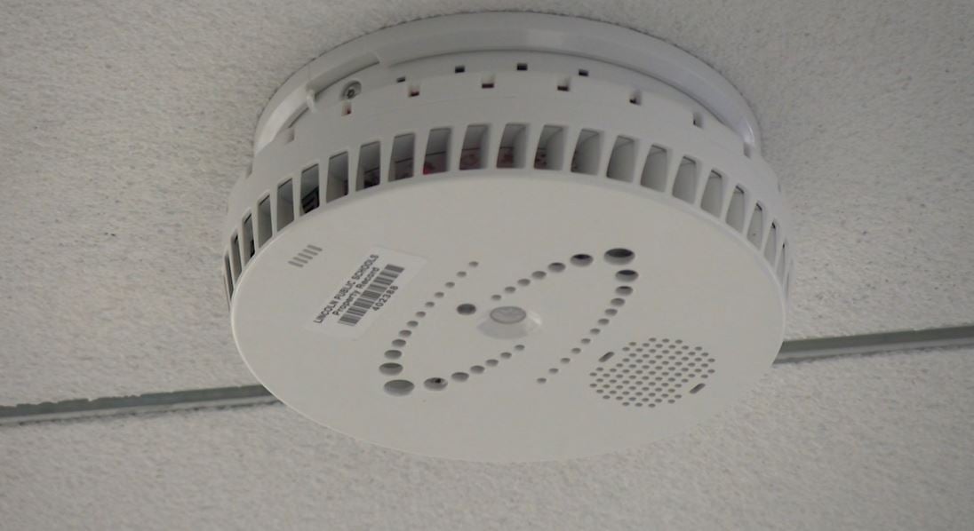 ‘Vaping in the boys’ room’: Detectors installed in Lincoln East ...