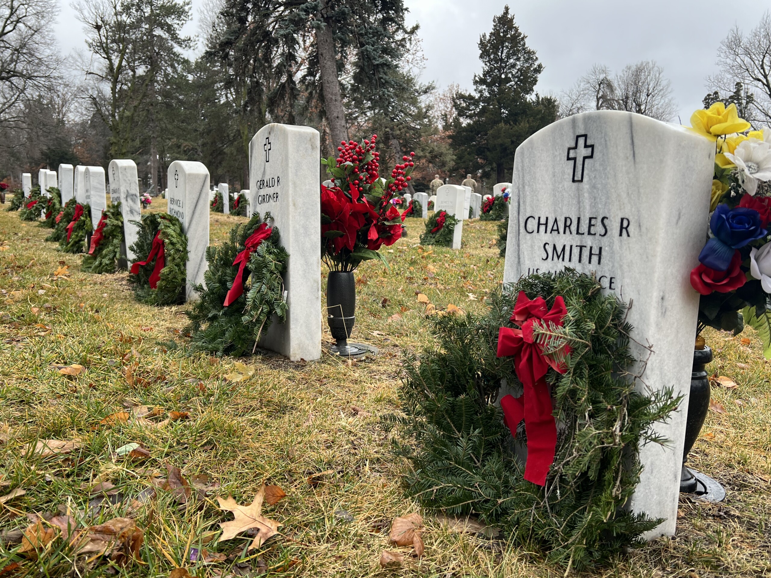 'It makes your heart feel good': Over 2,000 wreaths laid at Wyuka ...