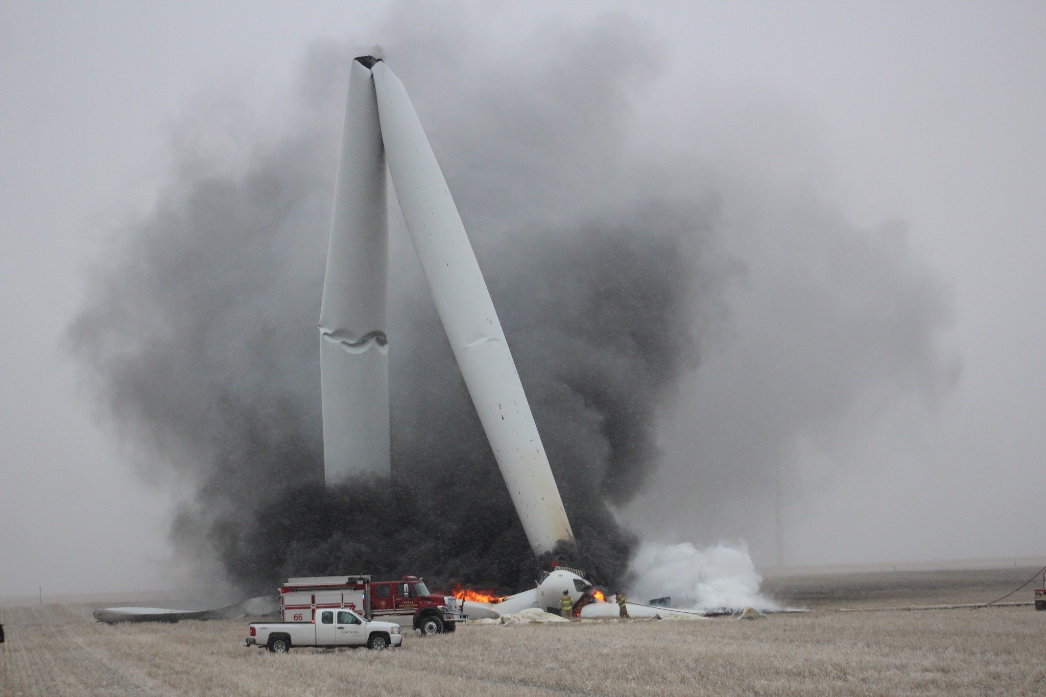 Fire crew responds to collapsed wind turbine near Nebraska-Colorado border Fire crew responds to collapsed wind turbine near Nebraska-Colorado border