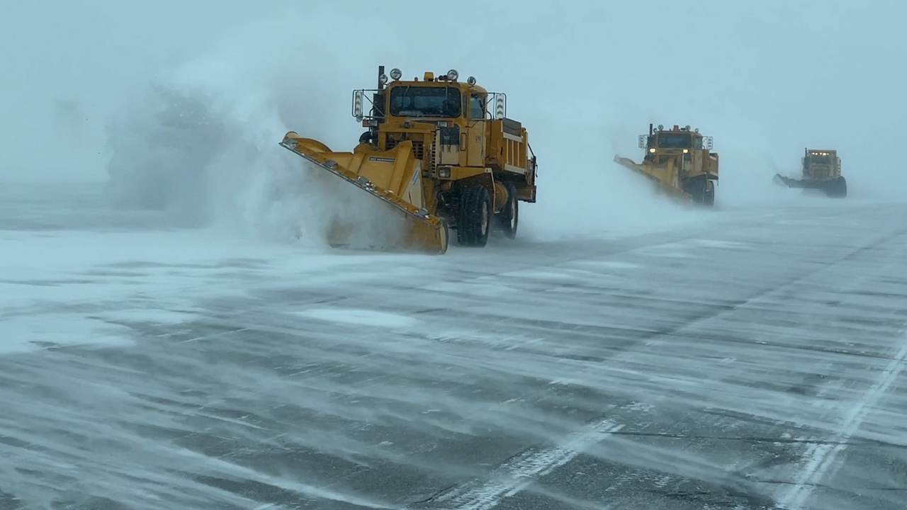 Lincoln Airport working nonstop to keep runway and taxiway clear of snow