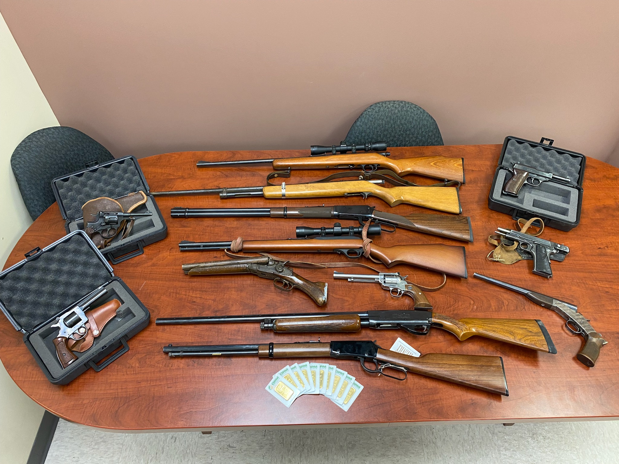 Nebraska man caught with guns, gold and ill-gotten gains, sheriff's ...