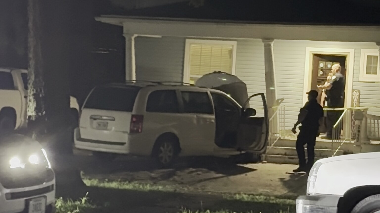 12-year-old girl crashes van into porch of central Lincoln home