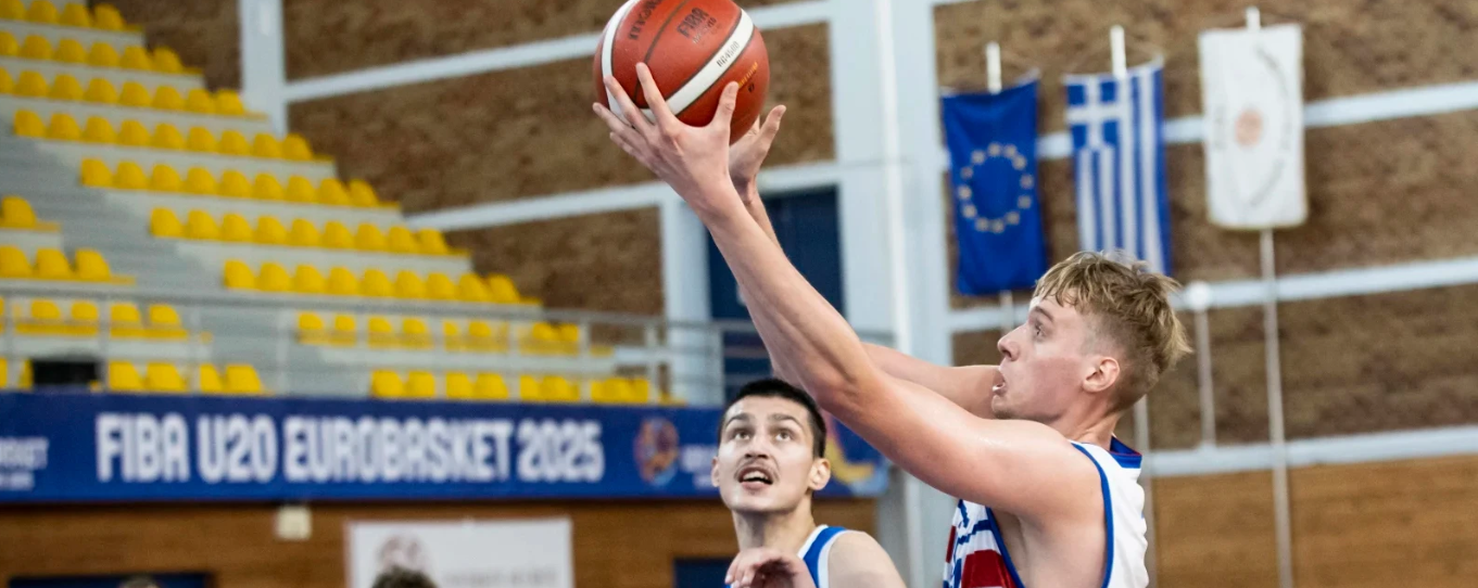 Nebraska basketball's Leo Curtis shines in dominating win over Ukraine