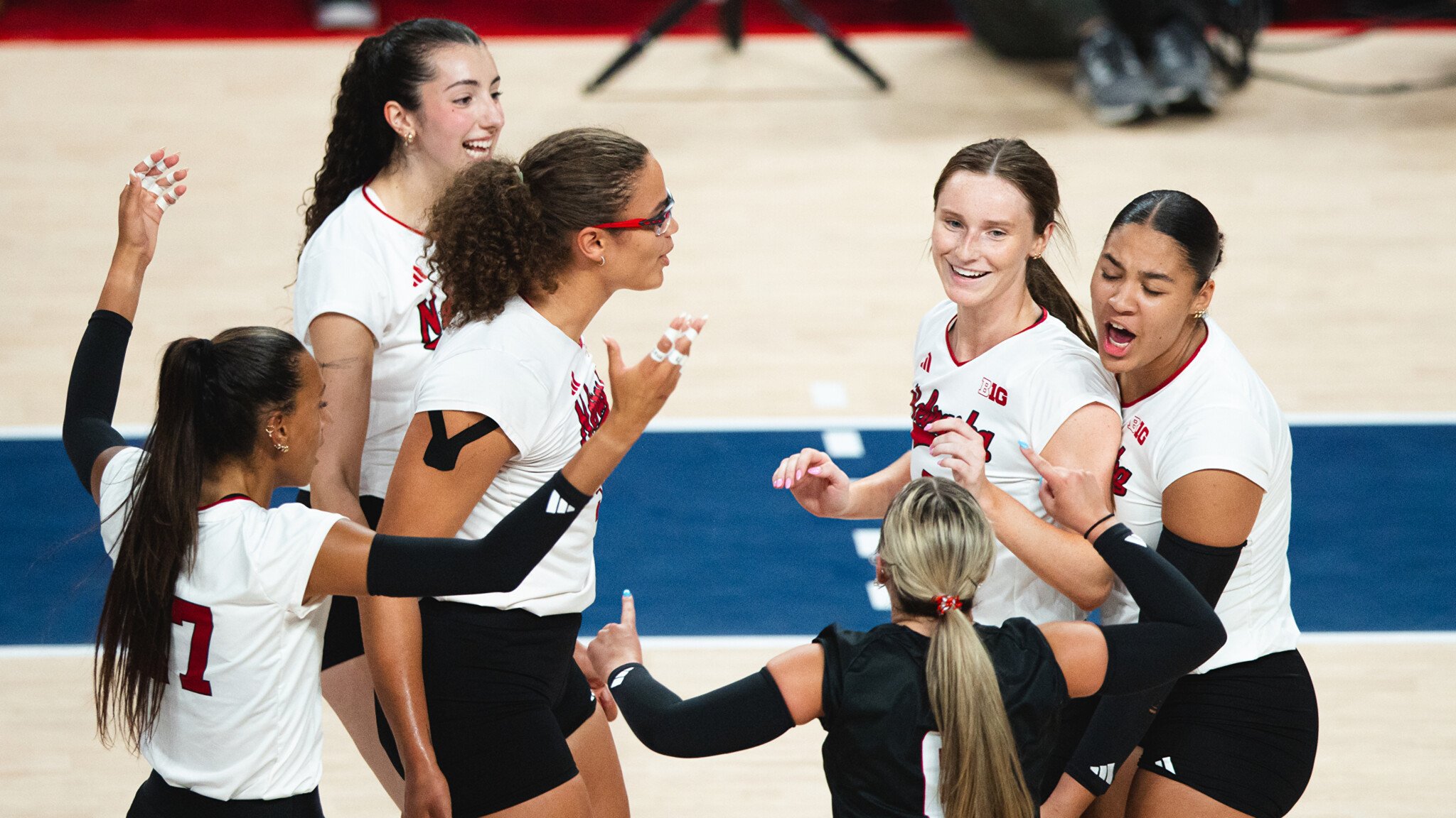 No. 1 Nebraska volleyball sweeps No. 6 Stanford, makes splash at AVCA ...