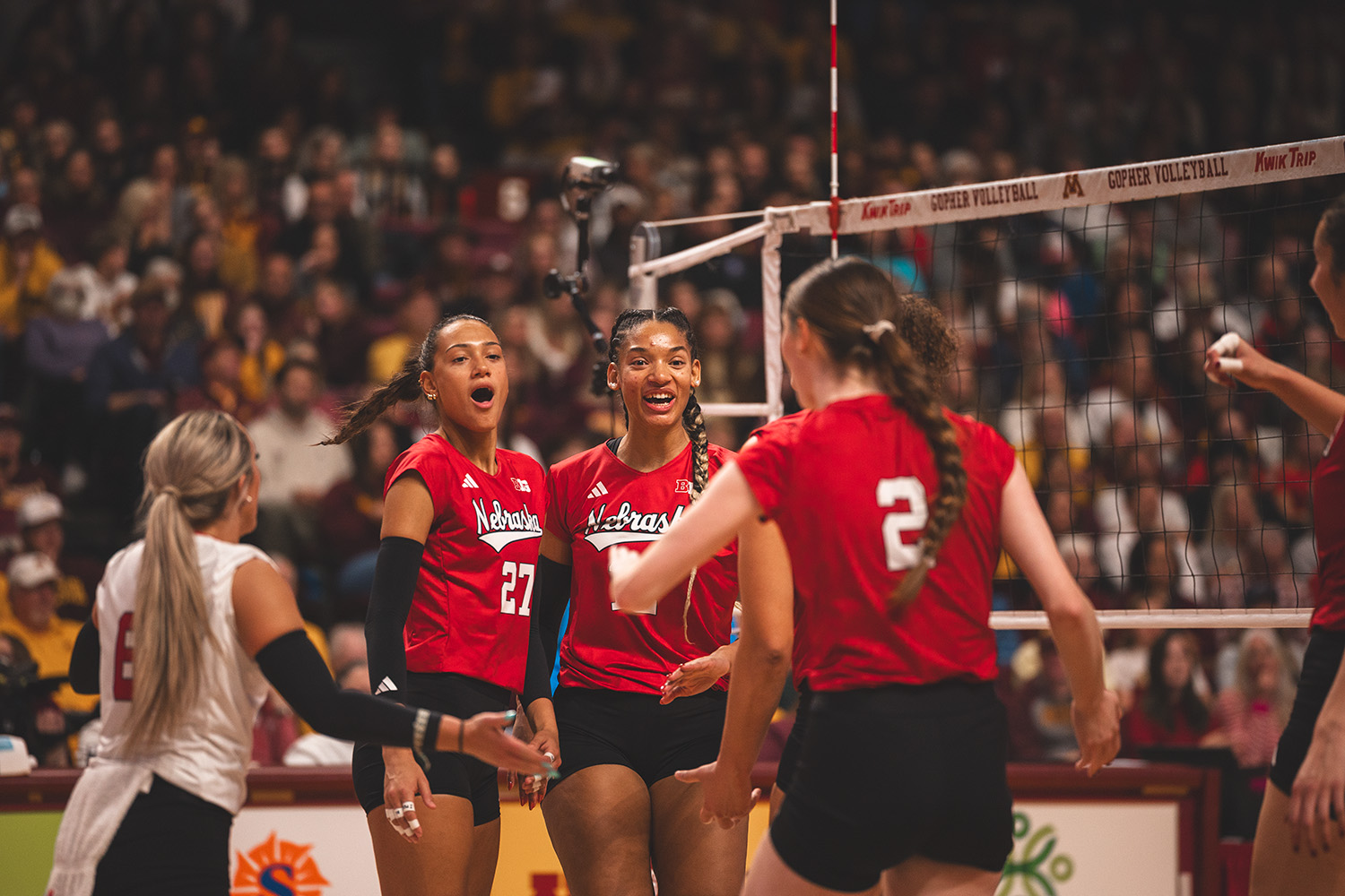 Husker volleyball keeps win and sweep streak going against No. 22 Minnesota