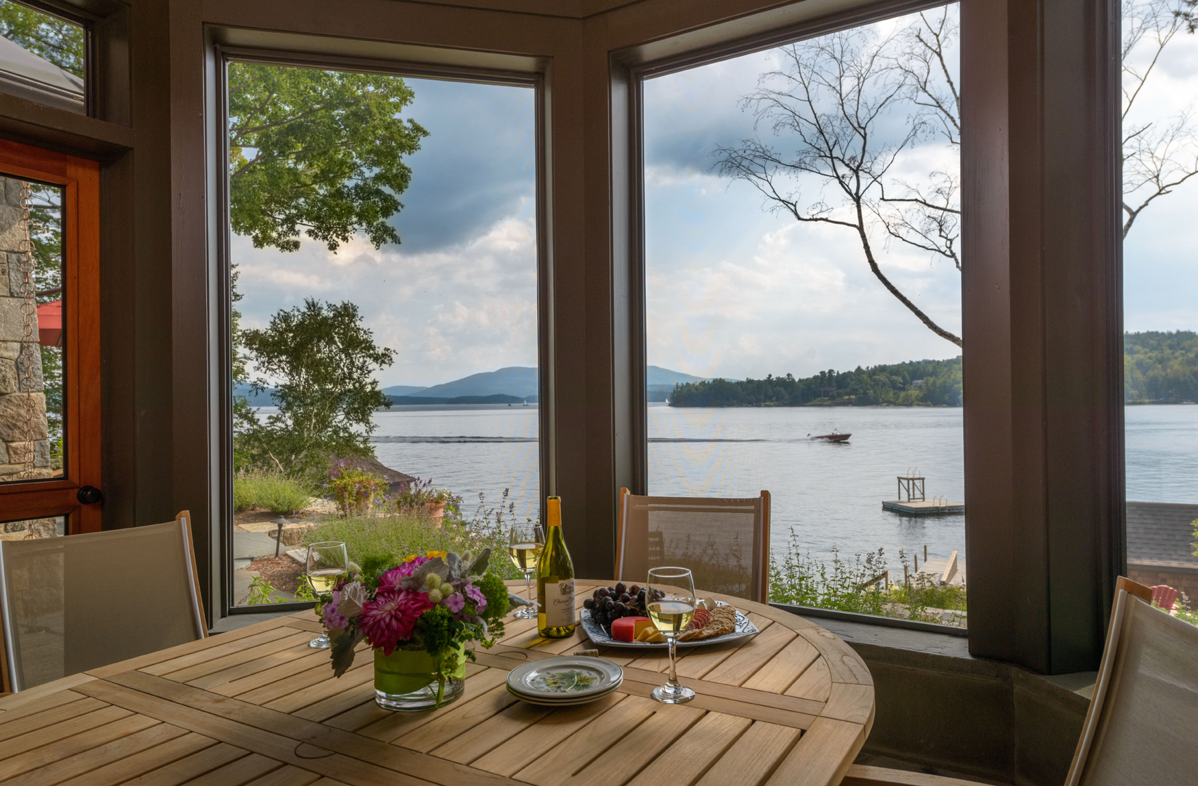 Settling into Lakeside Living - New Hampshire Home Magazine