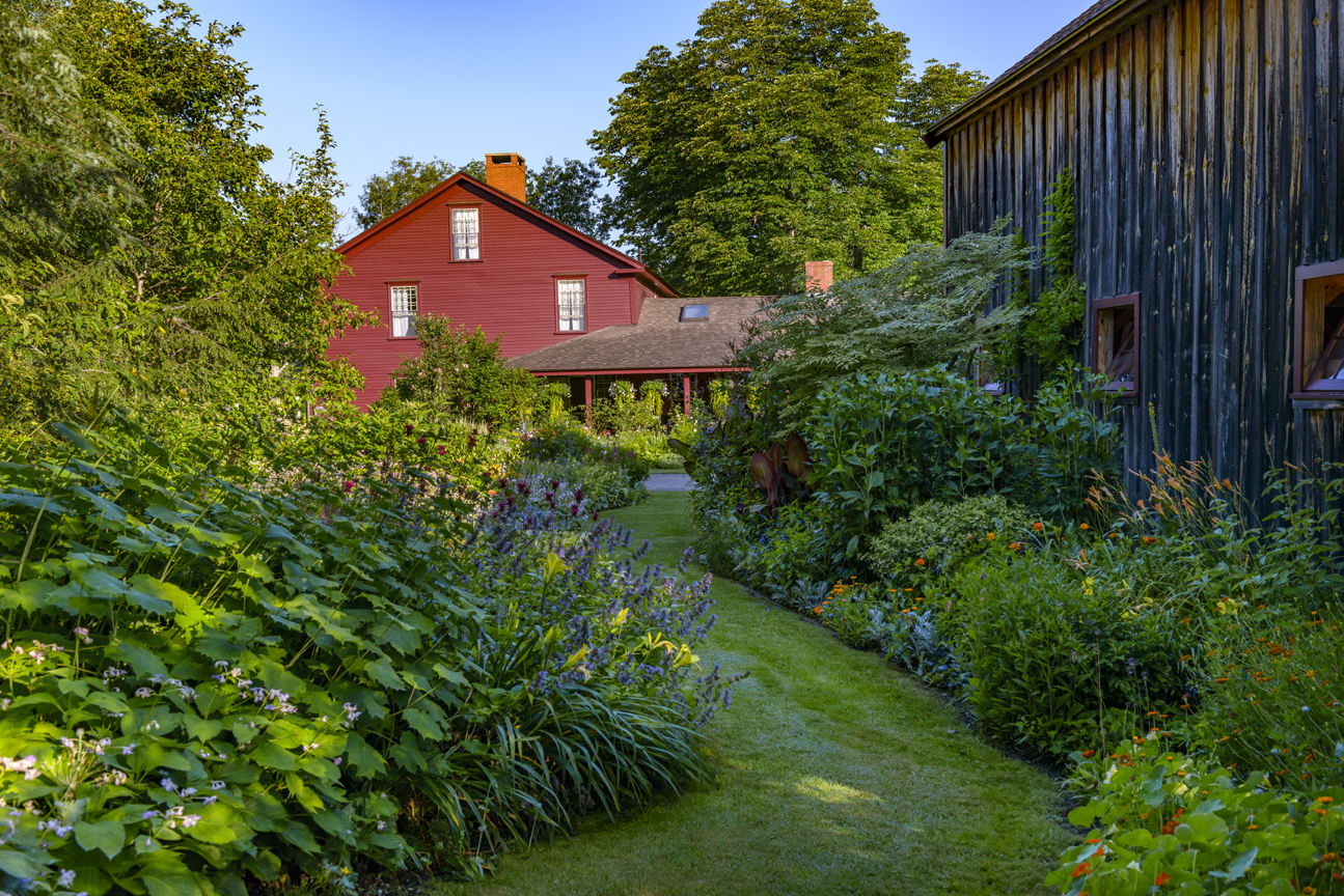 A Symphony of Flowers - New Hampshire Home Magazine