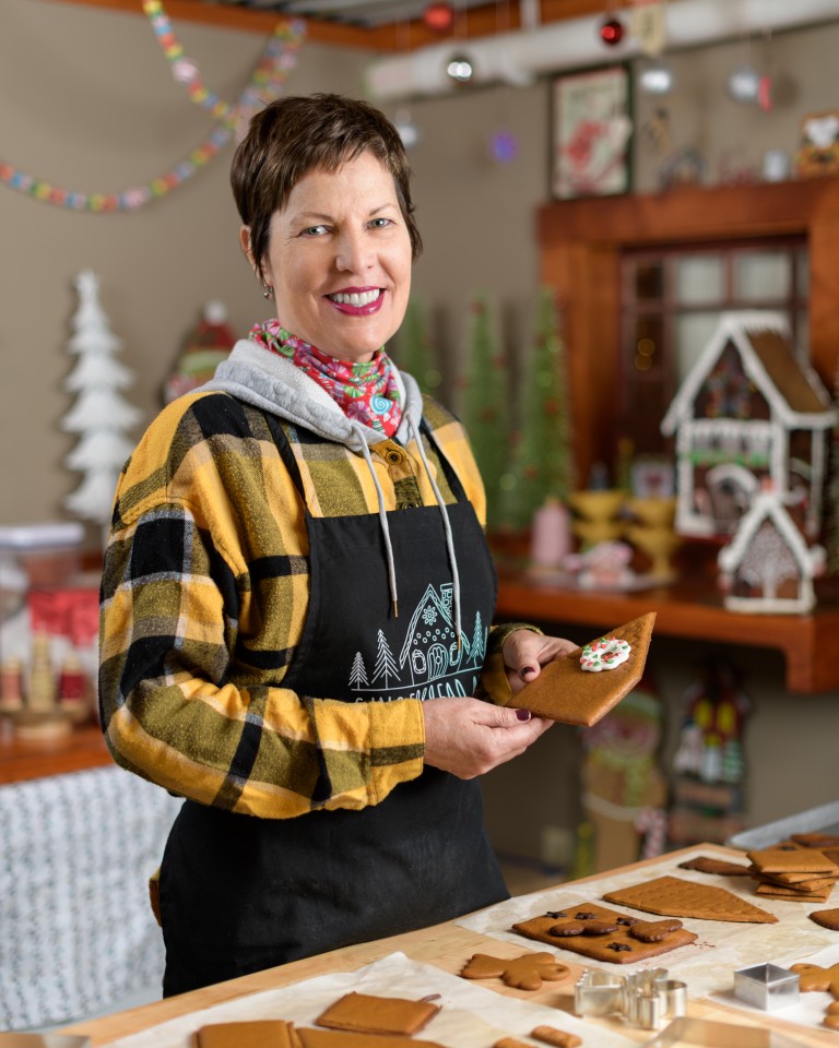 How to Make a Gingerbread House With Gingerbread Amy - New Hampshire ...