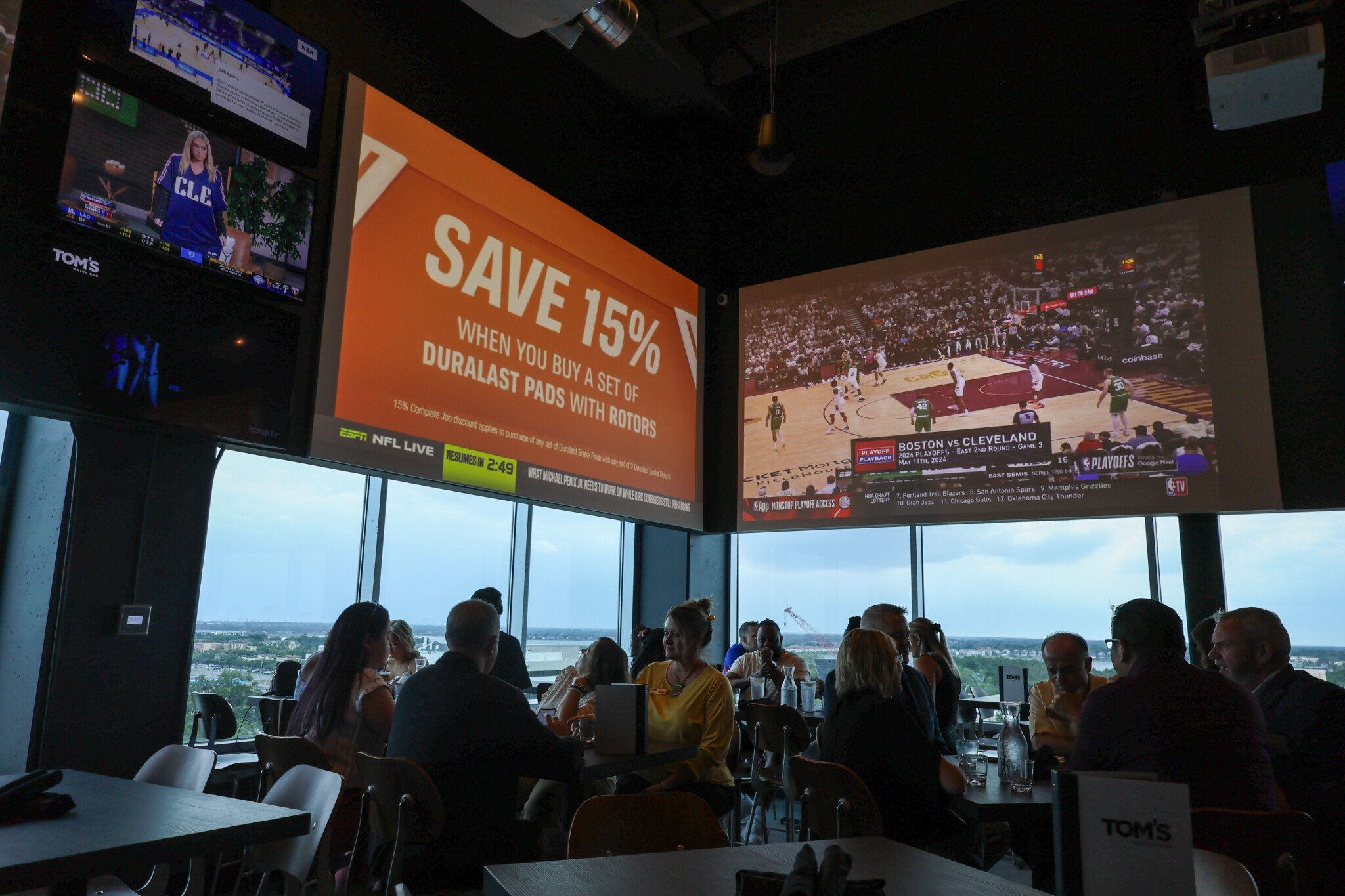 First Look at Tom's Watch Bar Orlando Location On International Drive ...