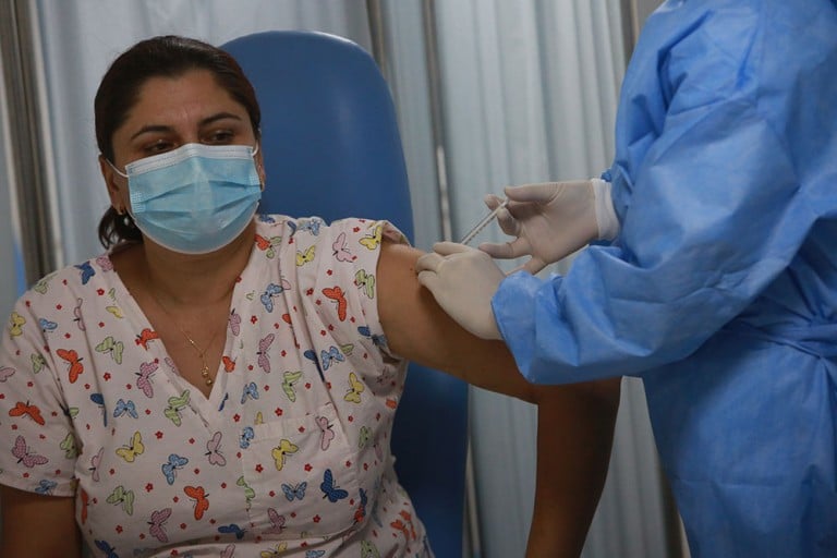 From the Chef's Kitchen: PEI Mussels with Smoked Tomato Nage (Purée ...