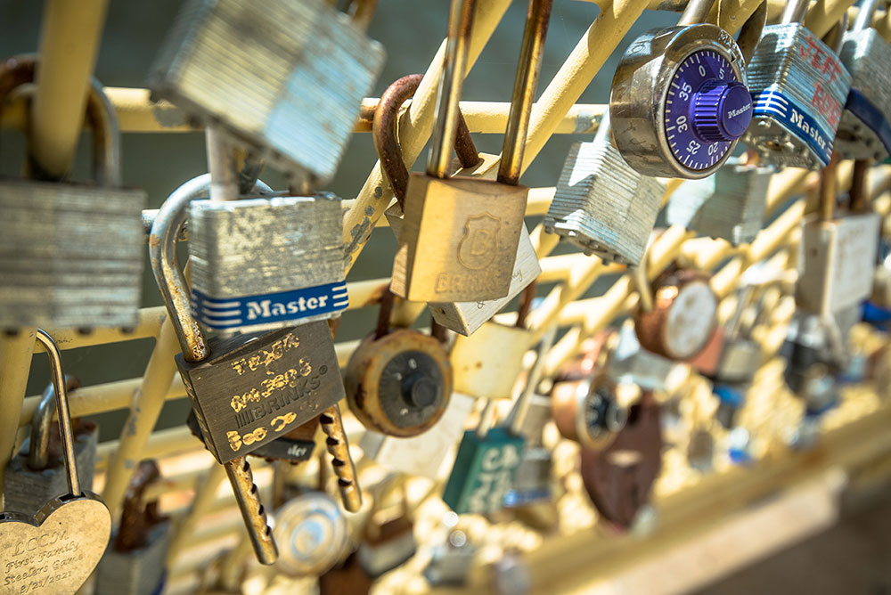 What Special Meanings Do The Clemente Bridge's Locks of Love Hold ...