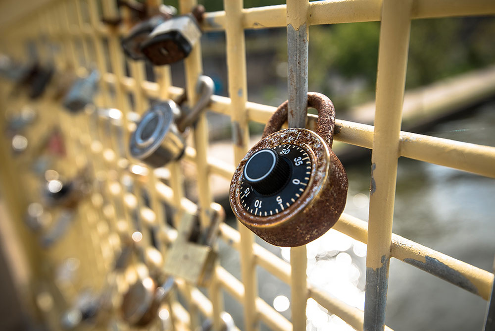 What Special Meanings Do The Clemente Bridge's Locks of Love Hold ...