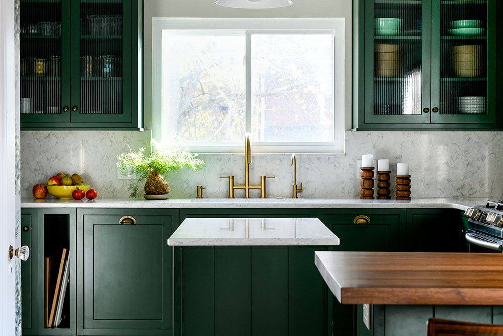 How Green, Leafy Wallpaper Inspired This Kitchen Renovation ...