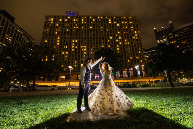 This Pittsburgh Couple Said "I Do" Where Their Love Story Began ...