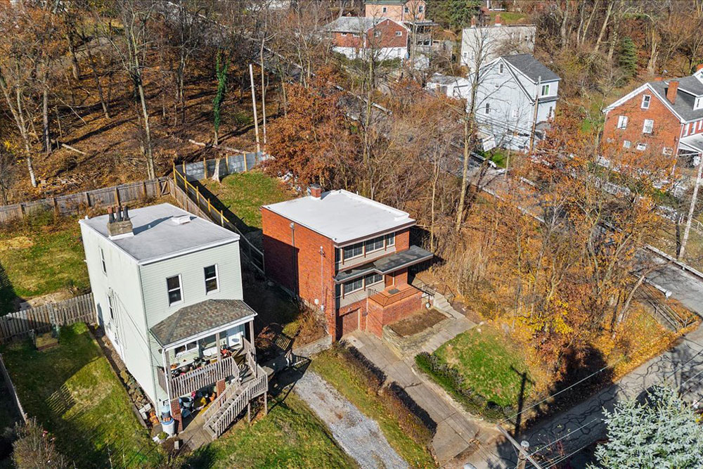 This Urban Mid-Century Modern Dwelling in Morningside Has a Greenery ...