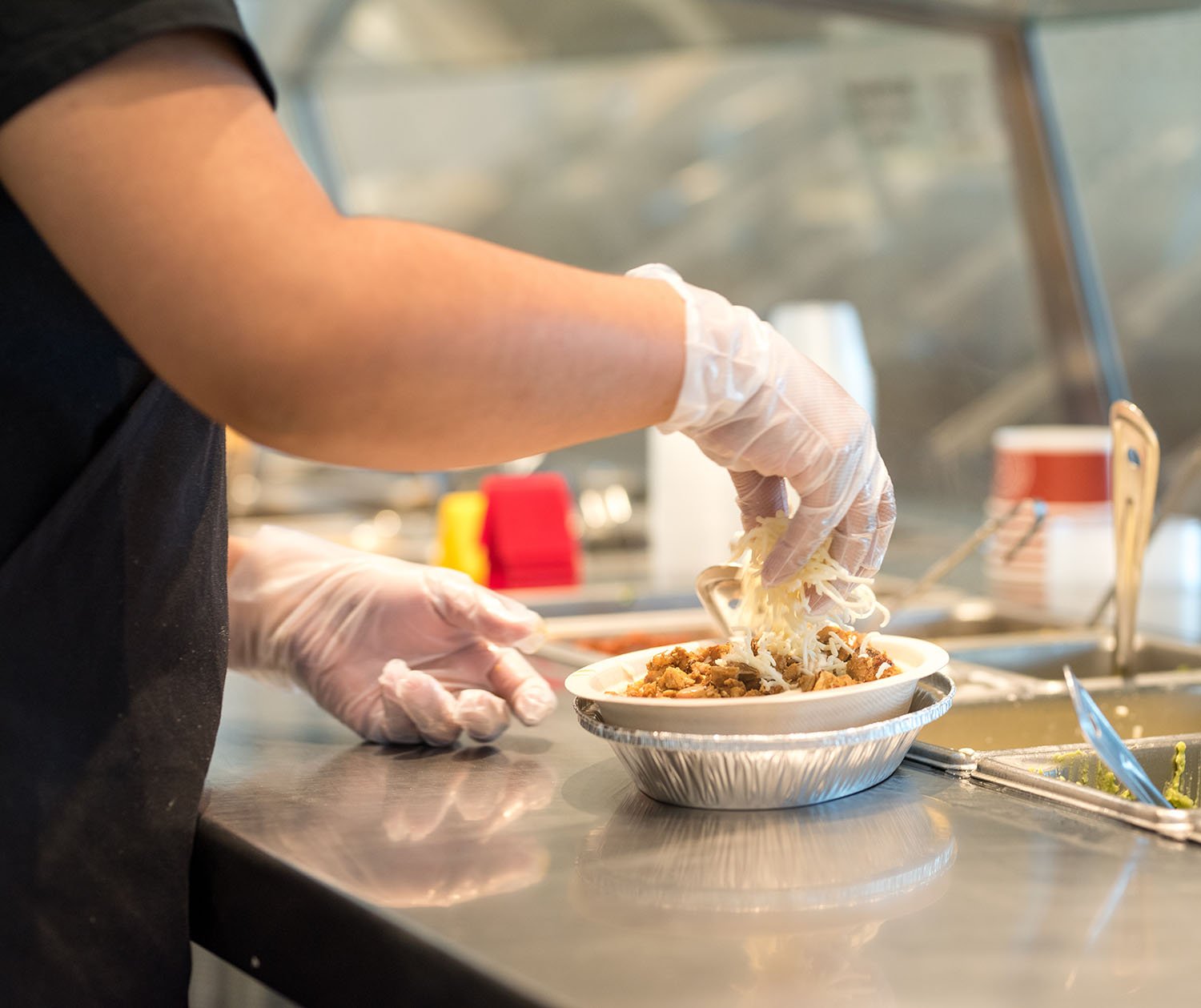 Chipotle seeks 500+ new employees in KC ASAP