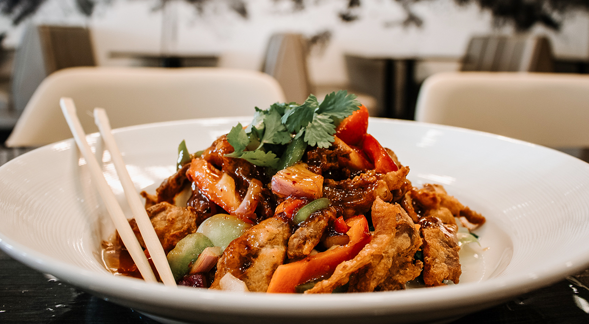 Chef Penny Mufuku opens new Thai spot in Leawood with retractable ...