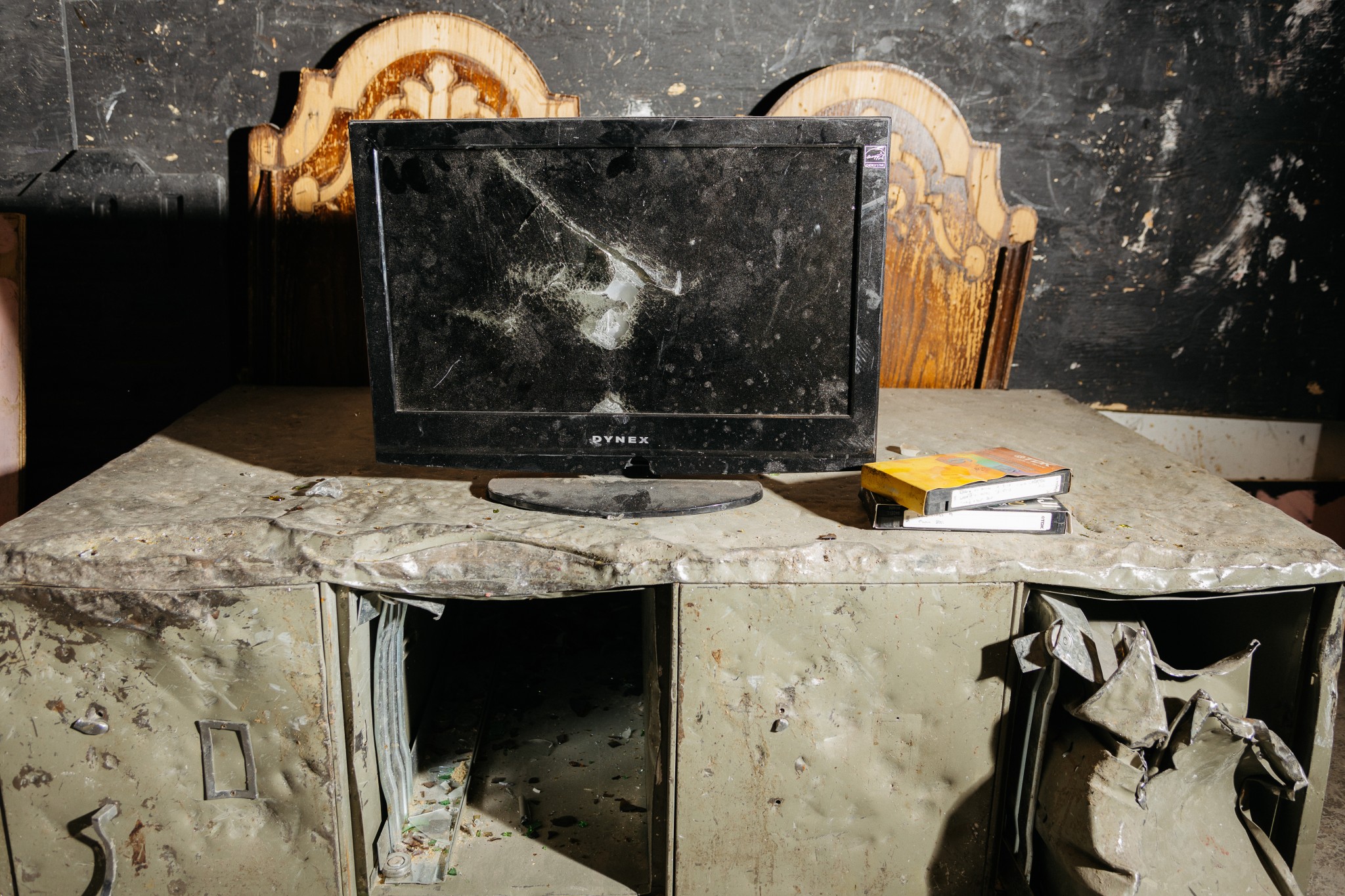 Smash rooms to fight the gloom