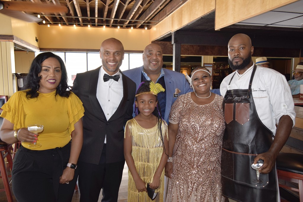 Soul and R&B singer Kenny Lattimore makes couple's 25th anniversary one ...