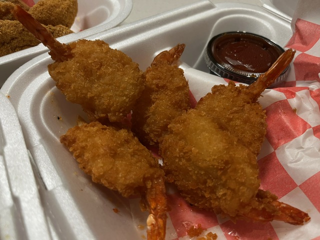 Eat This Now: Chicken Wings at Smaxx