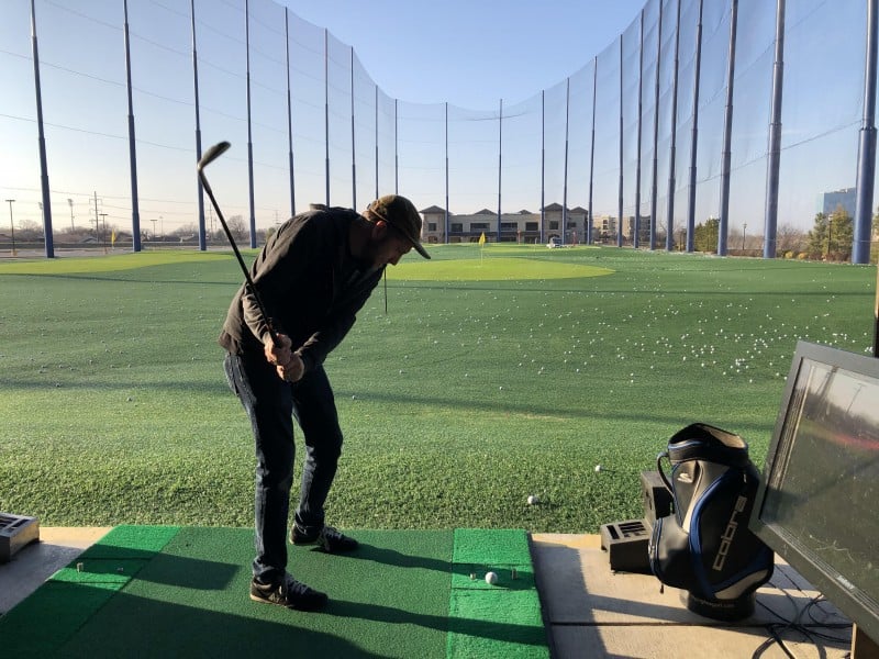 Jugando Golf en FlyingTee - TulsaKids Magazine