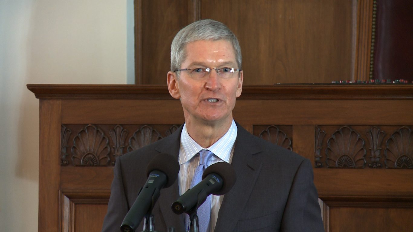 Apple CEO Tim Cook Speaks Out On LGBT Rights - WAKA 8