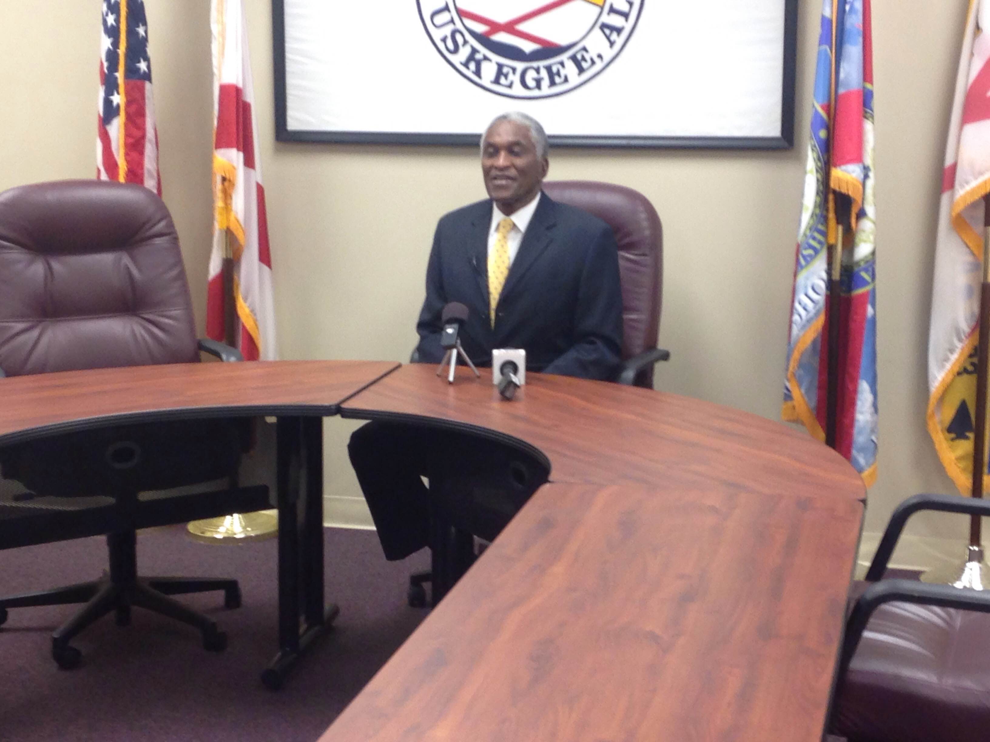 Tuskegee Mayor Fighting for Victoryland - WAKA 8
