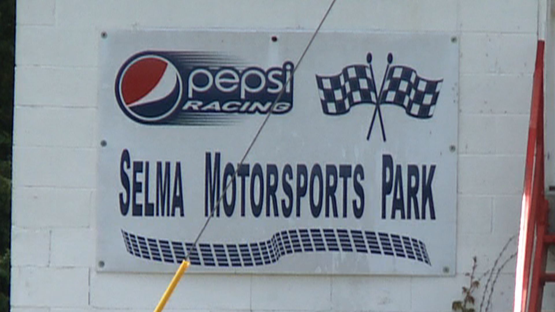 Authorities Investigate Deadly Car Crash at Selma Racetrack - WAKA 8