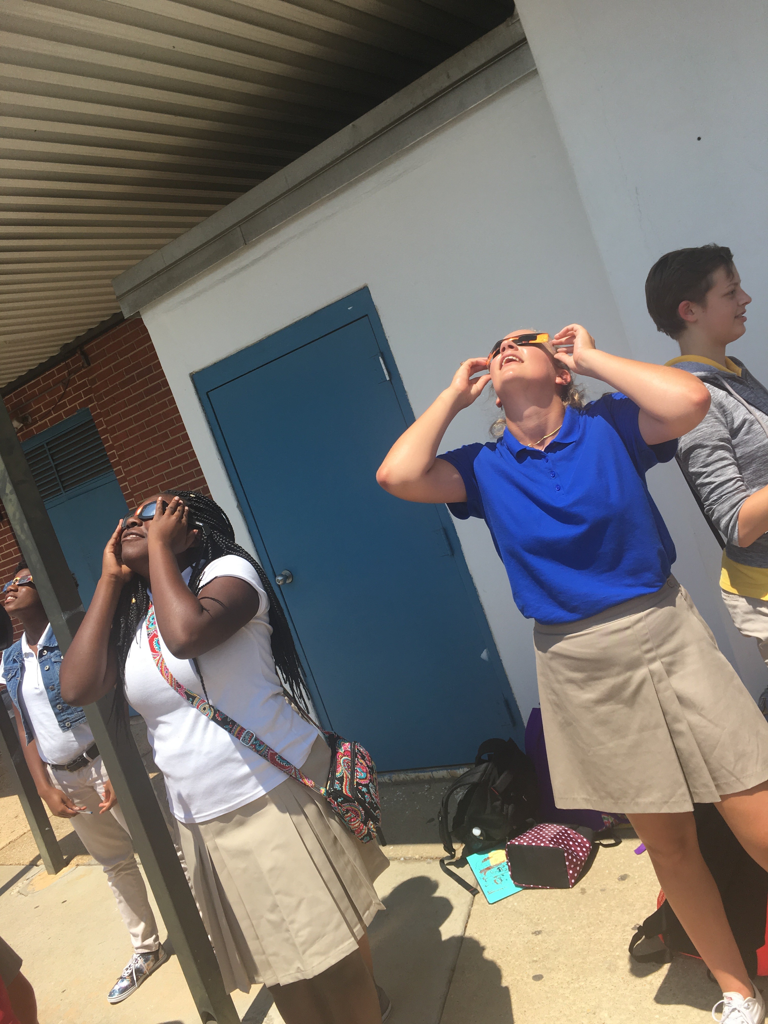 Montgomery Students View Solar Eclipse At School - WAKA 8